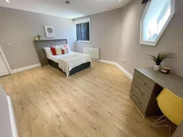 Charming 8 bed house to rent in Everton Road, L6, Liverpool