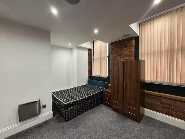 Just in! 1 BA Studio apartment for rent in Apt 24, Albion Hous.