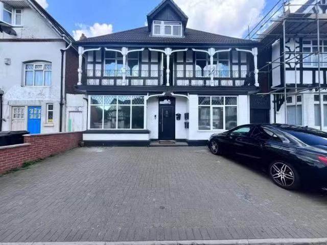 Charming 1 BA Studio apartment for rent in Sandon Road, Edgbas.