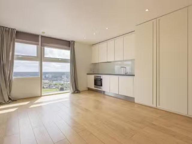 Charming 1 BA Studio apartment for rent in The Cube, Wharfside.