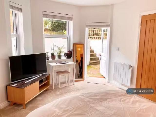 Charming 1 BA Studio flat for rent in Oakwood House, Bournemou.