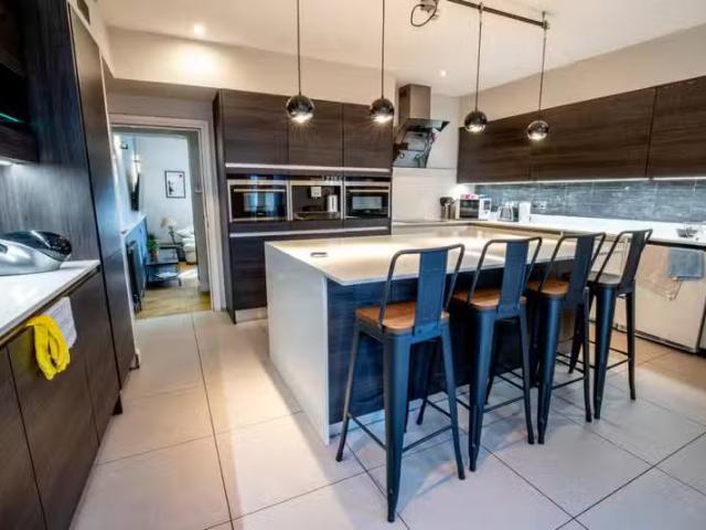 Charming 1 BA Studio flat for rent in All inclusive room Jew.