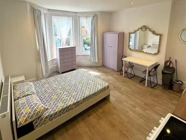 New 1 BA Studio flat for rent in Belvedere, Winton, Bournemout.