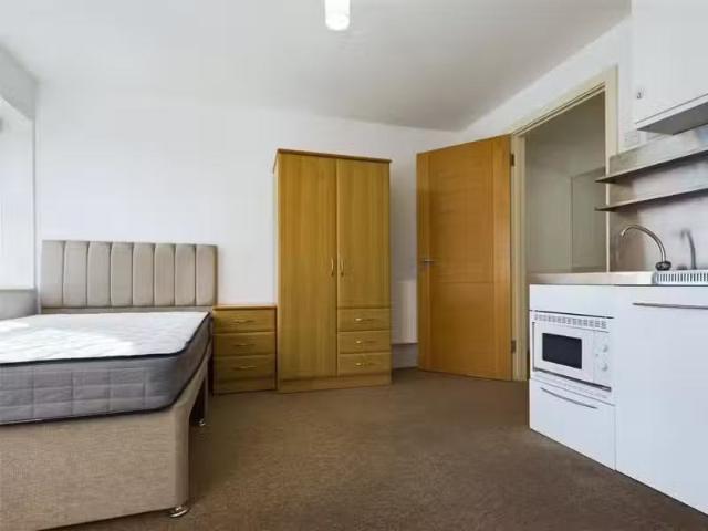 For Rent! 1 BA Studio flat for rent in Castle Street, Brighton.