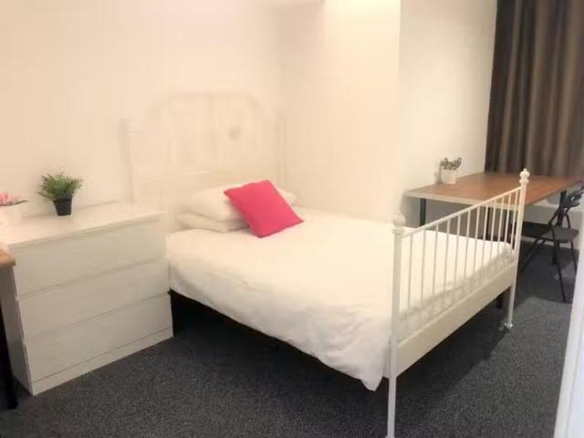 New 1 BA Studio flat for rent in Charter Avenue, Coventry, CV4