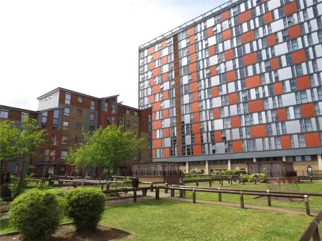 Rental! 1 BA Studio flat for rent in City House, 420 London Ro.