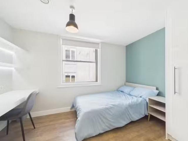 Charming 1 BA Studio flat for rent in Creswicke House, Small S.
