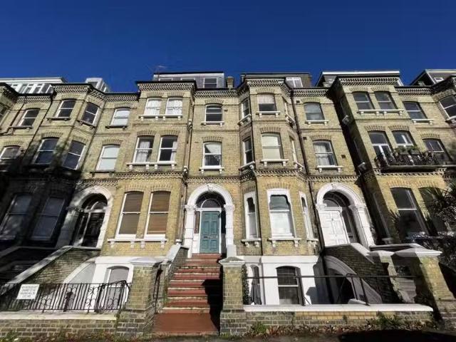 Cheap 1 BA Studio flat for rent in Cromwell Road, Hove, BN3