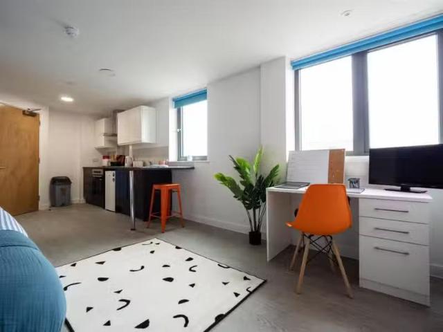 New 1 BA Studio flat for rent in Derby Student September DE1