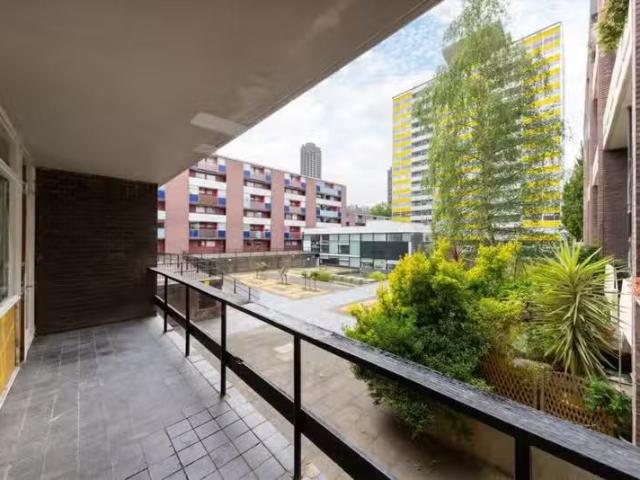 Charming 1 BA Studio flat for rent in Golden Lane Estate, City.