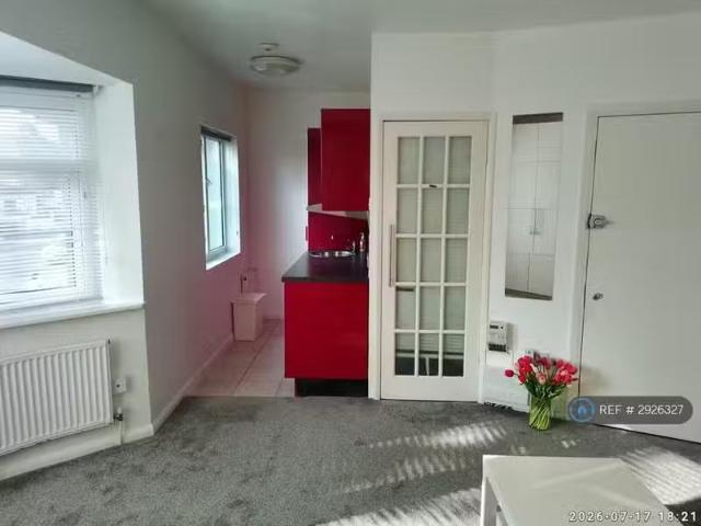 Cheap 1 BA Studio flat for rent in Headstone Lane, London, HA2