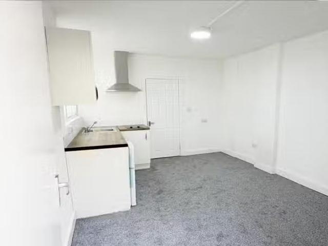 Rental! 1 BA Studio flat for rent in Kingsland High Street, Da.
