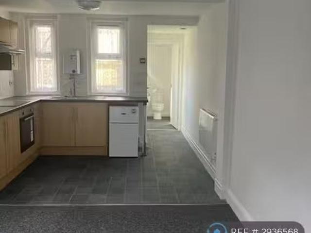 Charming 1 BA Studio flat for rent in Lorne Park Road, Bournem.