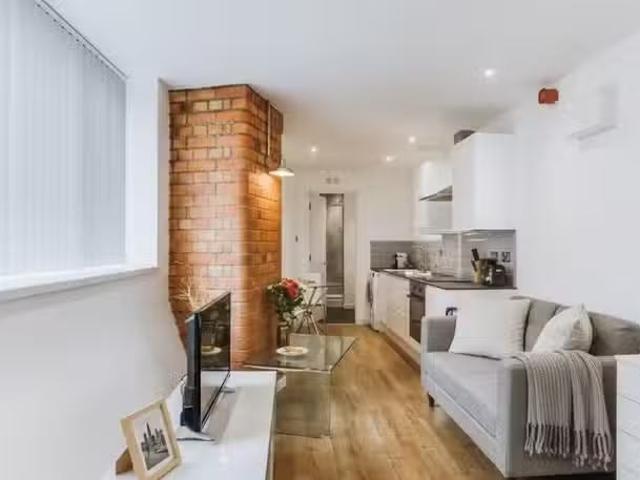 Rental! 1 BA Studio flat for rent in Queen Street, Leicester.