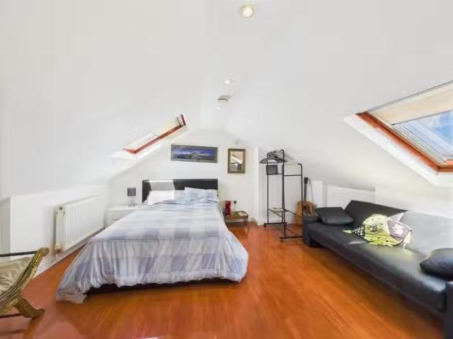 Cheap 1 BA Studio flat for rent in Tamar Avenue, Worthing, BN1.