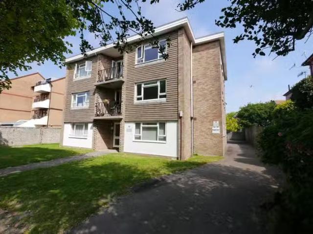 New 1 BA Studio flat for rent in Victoria Road, Worthing, BN11