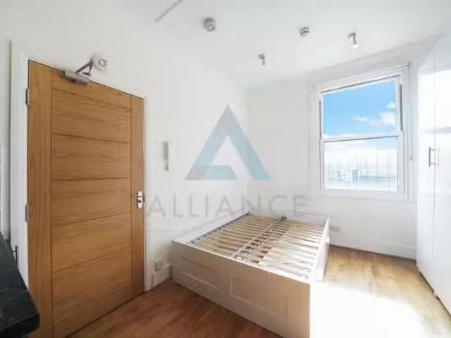 Rental! 1 BA Studio flat for rent in 208a Mile End Road, E1