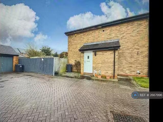 New 1 BA 1 bedroom terraced house for rent in Shawley Croft, B.