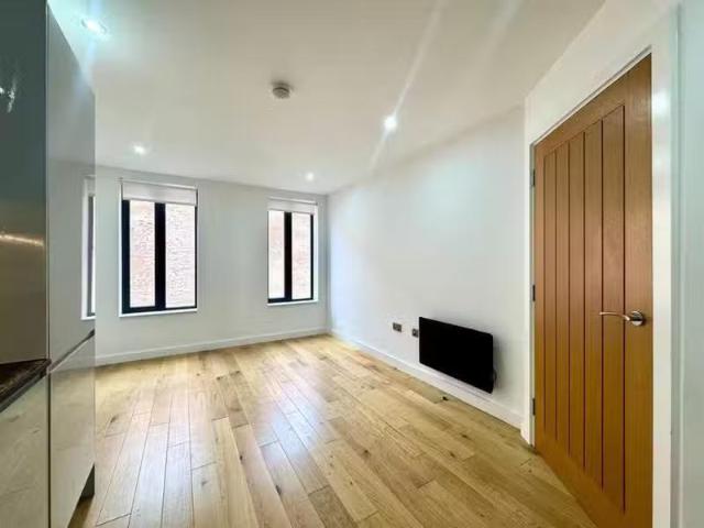 Charming 1 BA 1 bedroom apartment for rent in Camden Street, B.