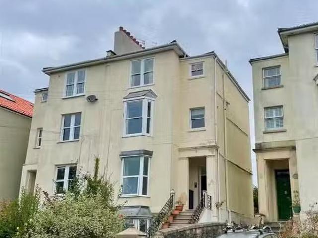Cozy 1 BA 1 bedroom apartment for rent in Clyde Road, Redland.