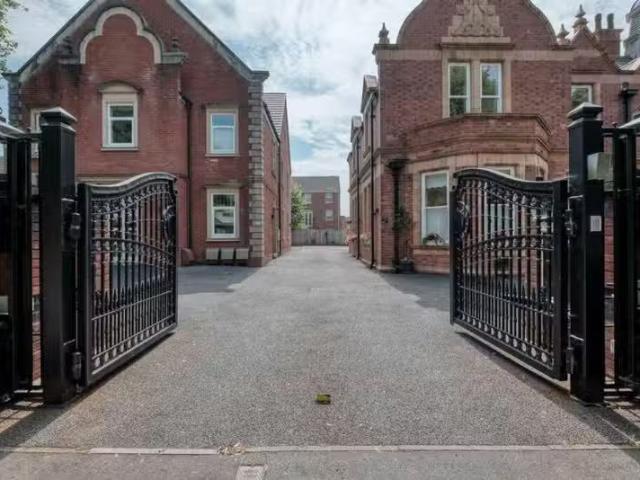 Charming 1 BA 1 bedroom apartment for rent in Barnsley Hall Ro.