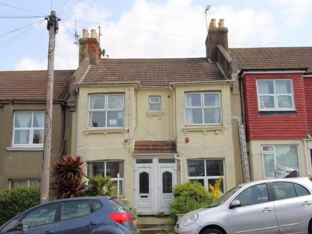 Rental! 1 BA 1 bedroom apartment for rent in Flat 1 6A Totland.