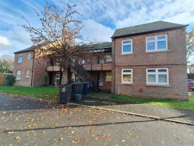 Deal! 1 BA 1 bedroom apartment for rent in Haltside, Hatfield.