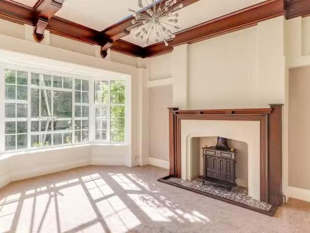Unique 1 BA 1 bedroom apartment for rent in Hindhead character.