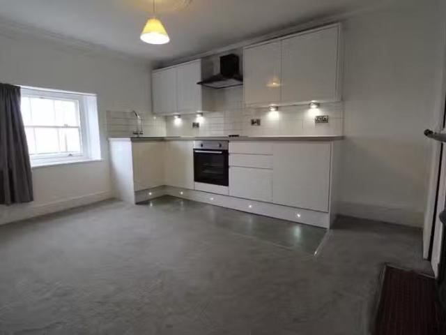 Cheap 1 BA 1 bedroom apartment for rent in Market Street, Gain.