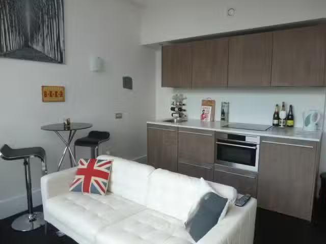 Charming 1 BA 1 bedroom apartment for rent in Newhall Street.