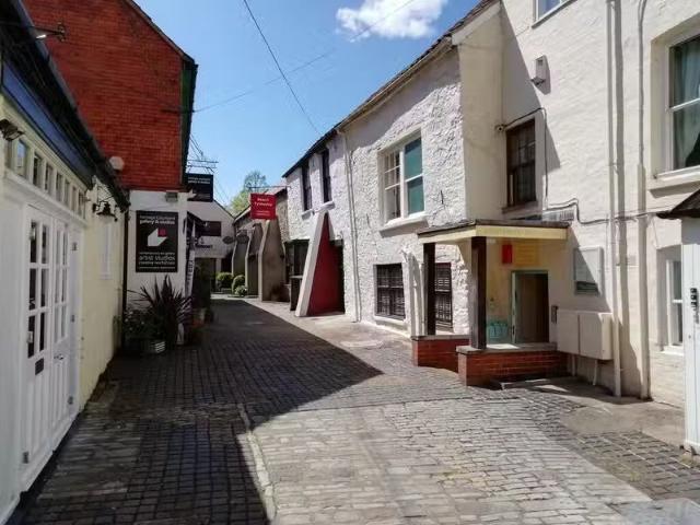 Charming 1 BA 1 bedroom apartment for rent in Sadler Street, W.