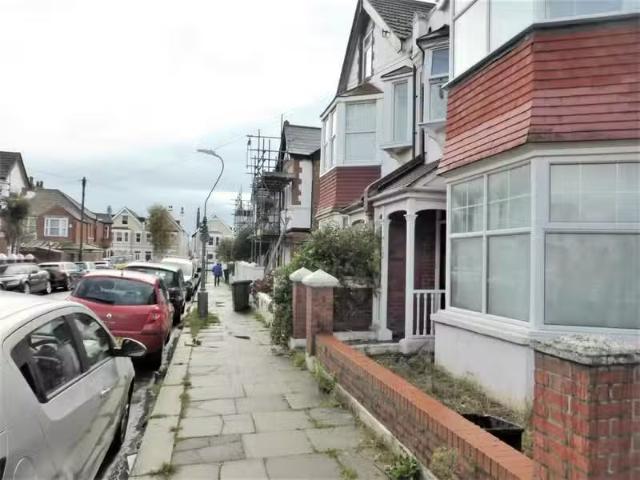 Rental! 1 BA 1 bedroom apartment for rent in Raphael Road, BN3