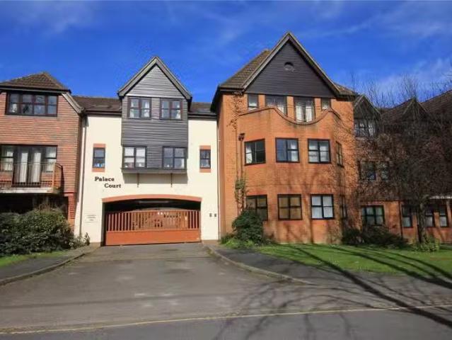 Charming 1 BA 1 bedroom apartment for rent in Woking, Surrey.