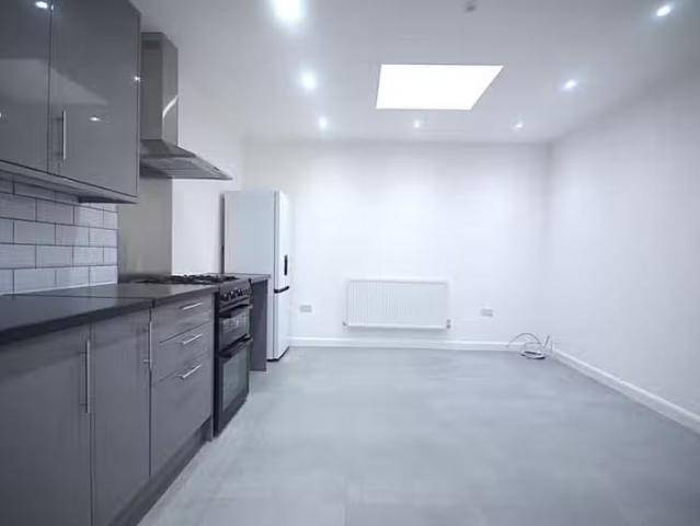 Nice 1 BA 1 bedroom chalet for rent in Eastern Avenue, Ilford.