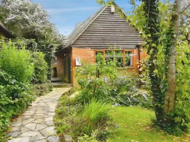 Unique 1 BA 1 bedroom detached house for rent in Avon Dassett.