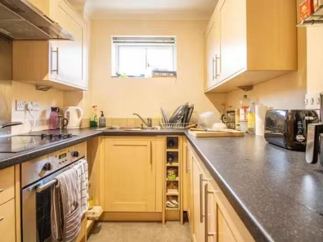 Charming 1 BA 1 bedroom flat for rent in New Street, Cambridge.