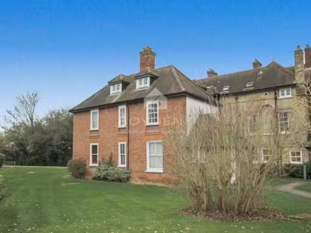 Cheap 1 BA 1 bedroom flat for rent in Old Rectory Court, Stati.