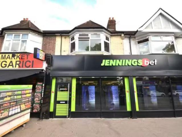 Deal! 1 BA 1 bedroom flat for rent in a High Street South, Lon.