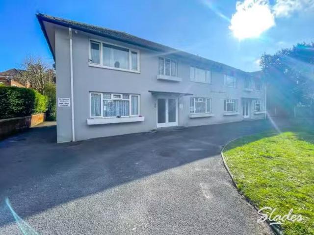 Nice 1 BA 1 bedroom flat for rent in Argyll Mansions, Argyll.