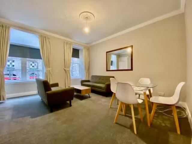 Just in! 1 BA 1 bedroom flat for rent in Blair Street, Old Tow.