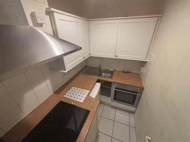 Cozy 1 BA 1 bedroom flat for rent in Brays Lane, Stoke, Covent.