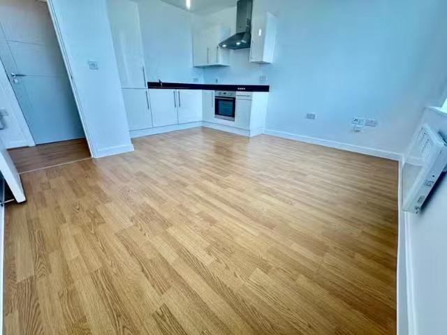 Just in! 1 BA 1 bedroom flat for rent in Christchurch Road, BO.