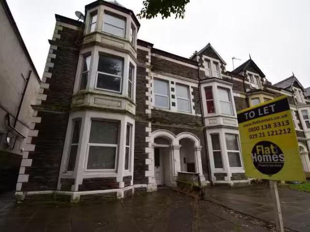 Cozy 1 BA 1 bedroom flat for rent in Cowbridge Road East, Card.