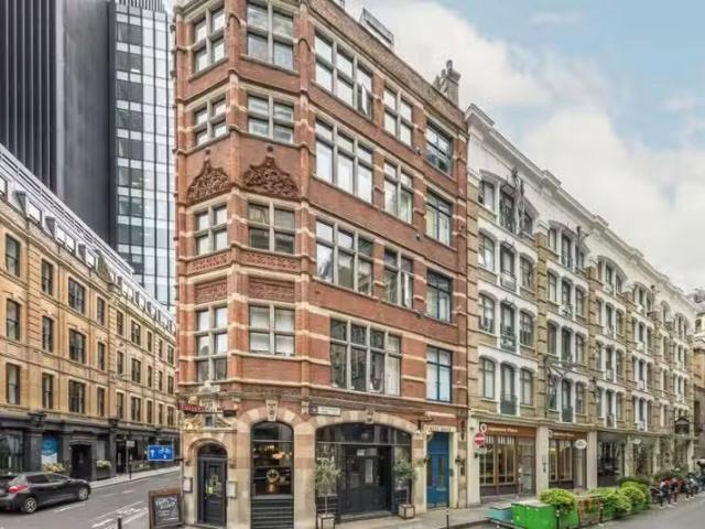 Just in! 1 BA 1 bedroom flat for rent in Creechurch Lane, Bish.