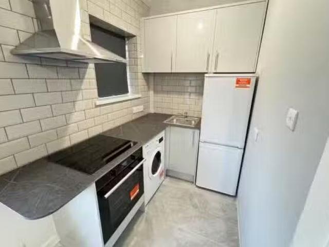 Unique 1 BA 1 bedroom flat for rent in Daniel Street Cardiff.