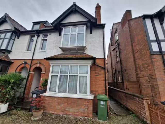 Unique 1 BA 1 bedroom flat for rent in Emscote Road, Warwick.