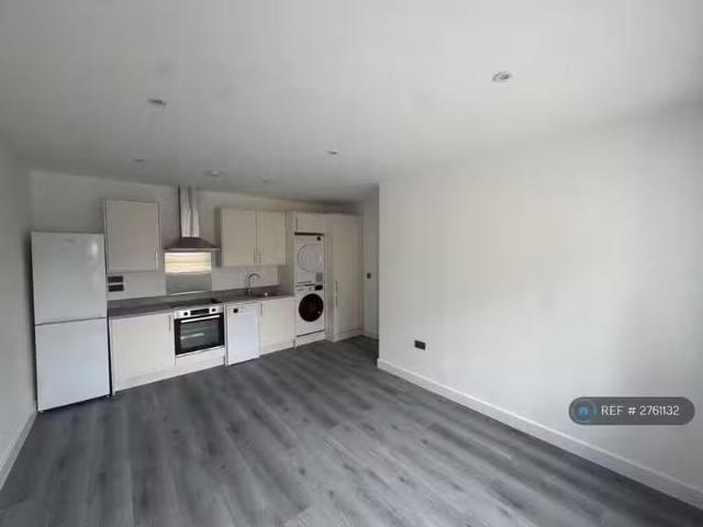 New 1 BA 1 bedroom flat for rent in High Street, Barnet, EN5