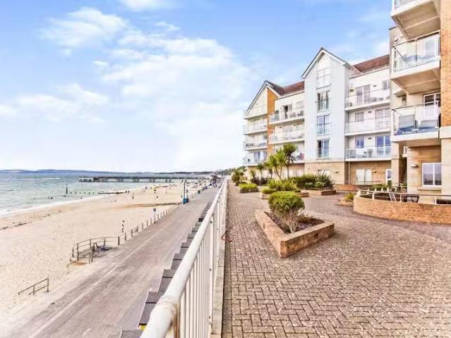 Deal! 1 BA 1 bedroom flat for rent in Honeycombe Chine, Bourne.