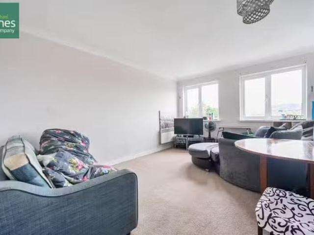 Charming 1 BA 1 bedroom flat for rent in Inglecroft Court, Cok.