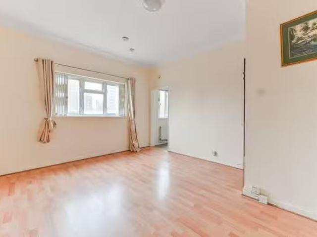 Deal! 1 BA 1 bedroom flat for rent in Lansdowne Road, East Cro.
